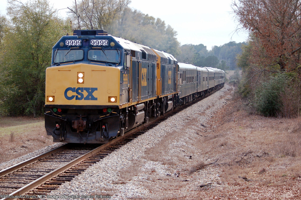 CSX F40PH-2's 9999 & 9992 lead P902-28 (with CSX 994009-Alabama, 994363-Kentucky, 994011 ...